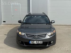 Grey Honda Accord 2010 in Riga, with an engine capacity of 2.20 L and mileage of 305 thousand km for 3000 €, photo 3 on AUTOMOTO.COM.LV
