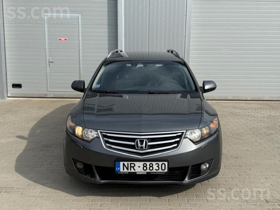 Grey Honda Accord 2010 in Riga, with an engine capacity of 2.20 L and mileage of 305 thousand km for 3000 €, photo 3 on AUTOMOTO.COM.LV