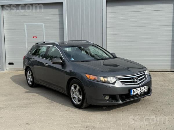 Pelēks Honda Accord 2010 Rīga, ar dzinēja tilpumu 2.20 L un nobraukumu 305 tūkst. km par 3000 €, foto 3 vietnē AUTOMOTO.COM.LV