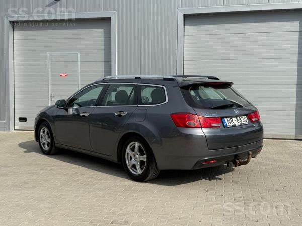 Pelēks Honda Accord 2010 Rīga, ar dzinēja tilpumu 2.20 L un nobraukumu 305 tūkst. km par 3000 €, foto 4 vietnē AUTOMOTO.COM.LV