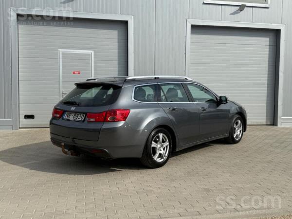 Pelēks Honda Accord 2010 Rīga, ar dzinēja tilpumu 2.20 L un nobraukumu 305 tūkst. km par 3000 €, foto 5 vietnē AUTOMOTO.COM.LV