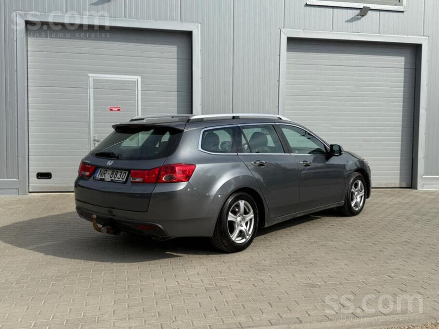 Grey Honda Accord 2010 in Riga, with an engine capacity of 2.20 L and mileage of 305 thousand km for 3000 €, photo 6 on AUTOMOTO.COM.LV