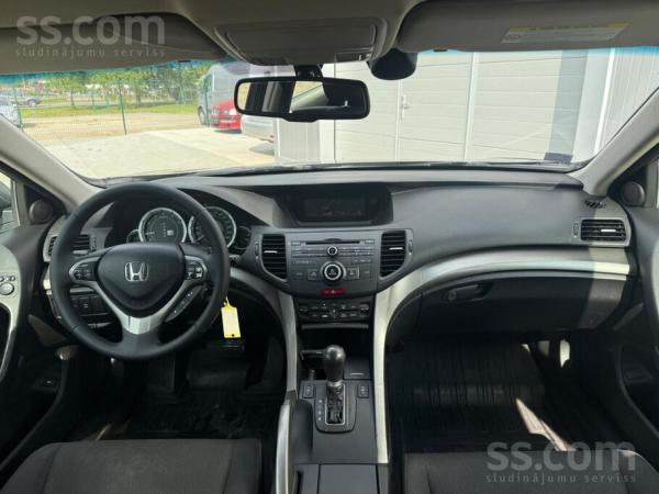 Pelēks Honda Accord 2010 Rīga, ar dzinēja tilpumu 2.20 L un nobraukumu 305 tūkst. km par 3000 €, foto 6 vietnē AUTOMOTO.COM.LV