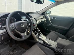 Grey Honda Accord 2010 in Riga, with an engine capacity of 2.20 L and mileage of 305 thousand km for 3000 €, photo 8 on AUTOMOTO.COM.LV