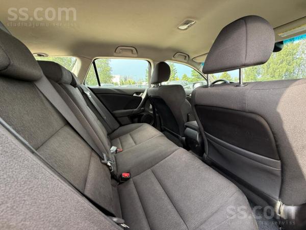 Pelēks Honda Accord 2010 Rīga, ar dzinēja tilpumu 2.20 L un nobraukumu 305 tūkst. km par 3000 €, foto 9 vietnē AUTOMOTO.COM.LV