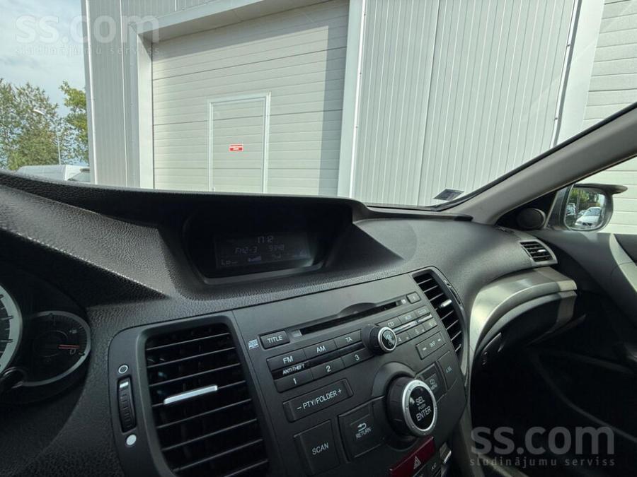 Grey Honda Accord 2010 in Riga, with an engine capacity of 2.20 L and mileage of 305 thousand km for 3000 €, photo 11 on AUTOMOTO.COM.LV