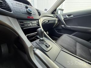 Grey Honda Accord 2010 in Riga, with an engine capacity of 2.20 L and mileage of 305 thousand km for 3000 €, photo 12 on AUTOMOTO.COM.LV