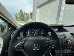 Grey Honda Accord 2010 in Riga, with an engine capacity of 2.20 L and mileage of 305 thousand km for 3000 €, photo 13 on AUTOMOTO.COM.LV
