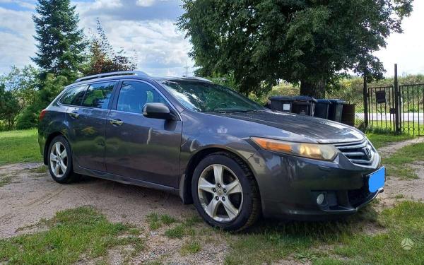 Pelēks Honda Accord 2010 Viļņa, ar dzinēja tilpumu 2.00 L un nobraukumu 281 tūkst. km par 2000 €, foto 2 vietnē AUTOMOTO.COM.LV