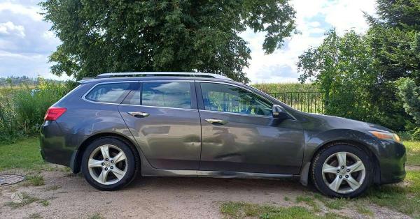 Pelēks Honda Accord 2010 Viļņa, ar dzinēja tilpumu 2.00 L un nobraukumu 281 tūkst. km par 2000 €, foto 3 vietnē AUTOMOTO.COM.LV