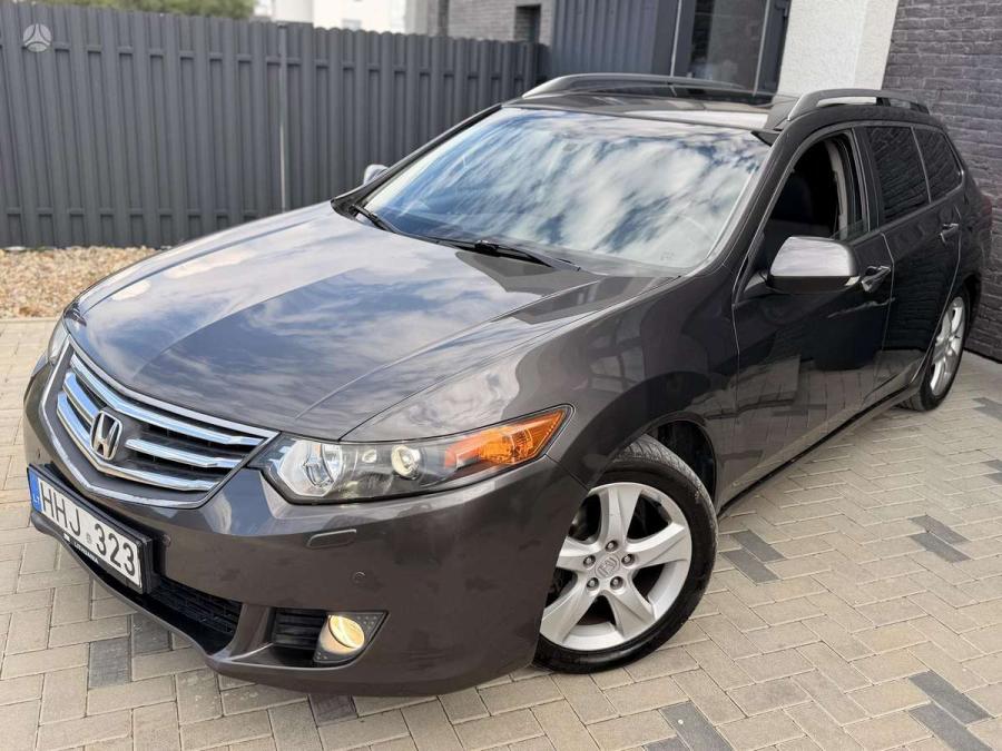 Grey Honda Accord 2010 in Vilnius, with an engine capacity of 2.20 L and mileage of 310 thousand km for 3700 €, photo 1 on AUTOMOTO.COM.LV