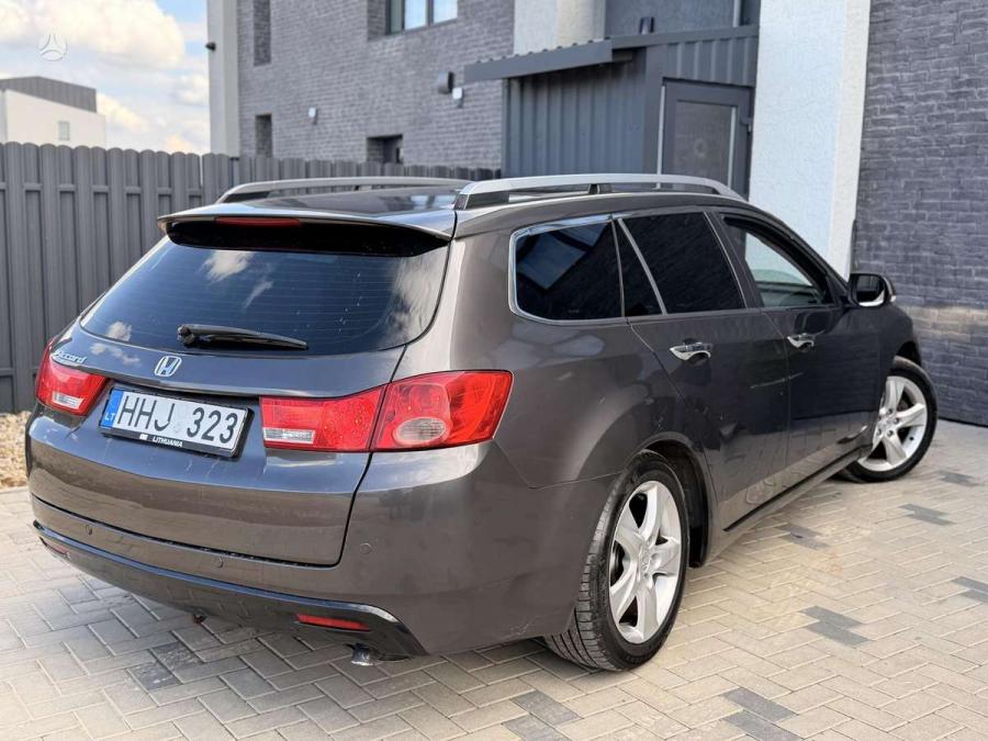 Grey Honda Accord 2010 in Vilnius, with an engine capacity of 2.20 L and mileage of 310 thousand km for 3700 €, photo 5 on AUTOMOTO.COM.LV