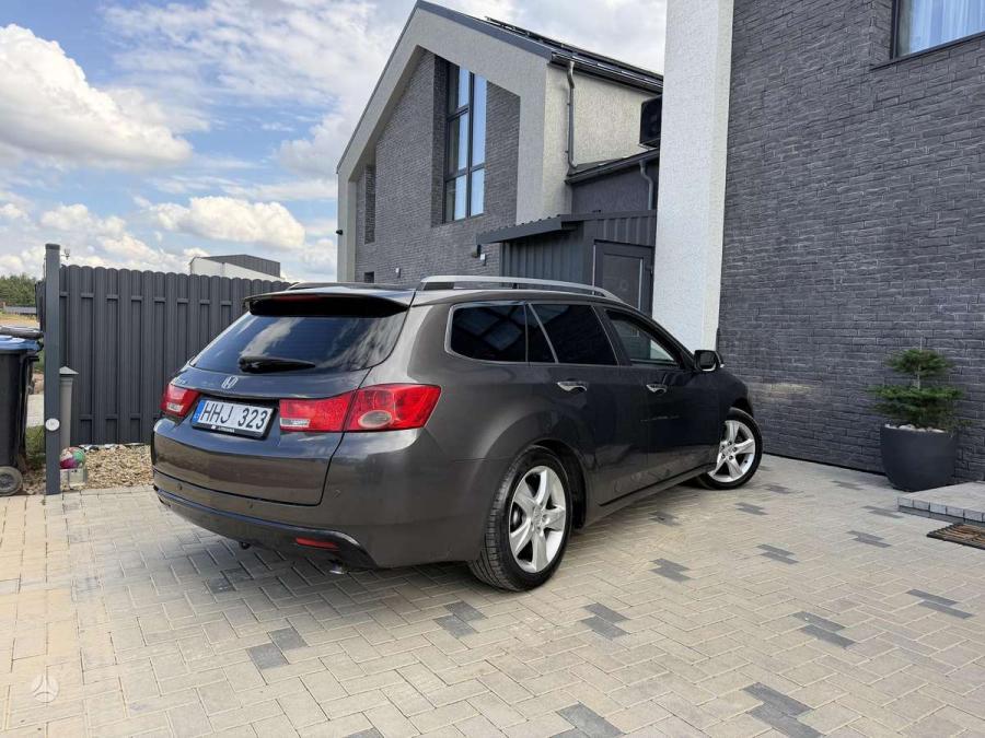 Grey Honda Accord 2010 in Vilnius, with an engine capacity of 2.20 L and mileage of 310 thousand km for 3700 €, photo 7 on AUTOMOTO.COM.LV