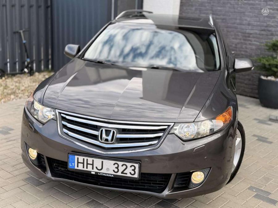 Grey Honda Accord 2010 in Vilnius, with an engine capacity of 2.20 L and mileage of 310 thousand km for 3700 €, photo 9 on AUTOMOTO.COM.LV