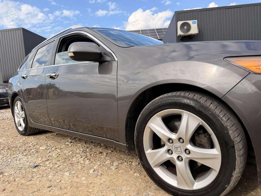 Grey Honda Accord 2010 in Vilnius, with an engine capacity of 2.20 L and mileage of 310 thousand km for 3700 €, photo 10 on AUTOMOTO.COM.LV