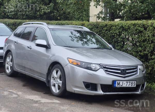 Pelēks Honda Accord 2010 Rīga, ar dzinēja tilpumu 2.20 L un nobraukumu 300 tūkst. km par 800 €, foto 1 vietnē AUTOMOTO.COM.LV