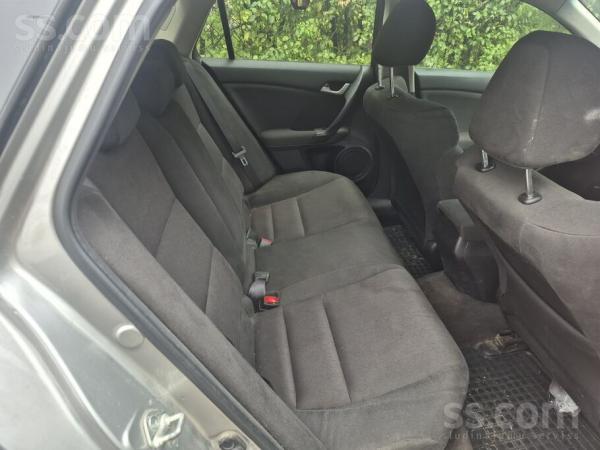 Pelēks Honda Accord 2010 Rīga, ar dzinēja tilpumu 2.20 L un nobraukumu 300 tūkst. km par 800 €, foto 6 vietnē AUTOMOTO.COM.LV