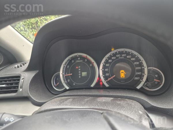 Pelēks Honda Accord 2010 Rīga, ar dzinēja tilpumu 2.20 L un nobraukumu 300 tūkst. km par 800 €, foto 7 vietnē AUTOMOTO.COM.LV