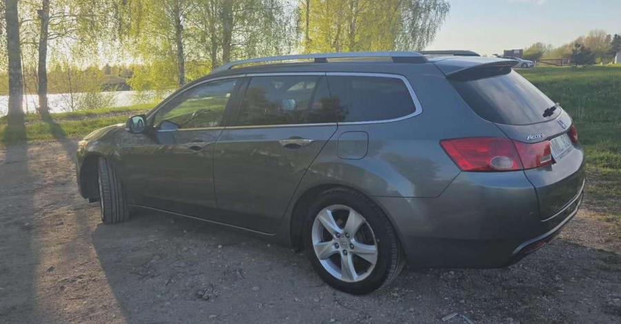 Pelēks Honda Accord 2011 Kretinga, ar dzinēja tilpumu 2.20 L un nobraukumu 362 tūkst. km par 4500 €, foto 5 vietnē AUTOMOTO.COM.LV