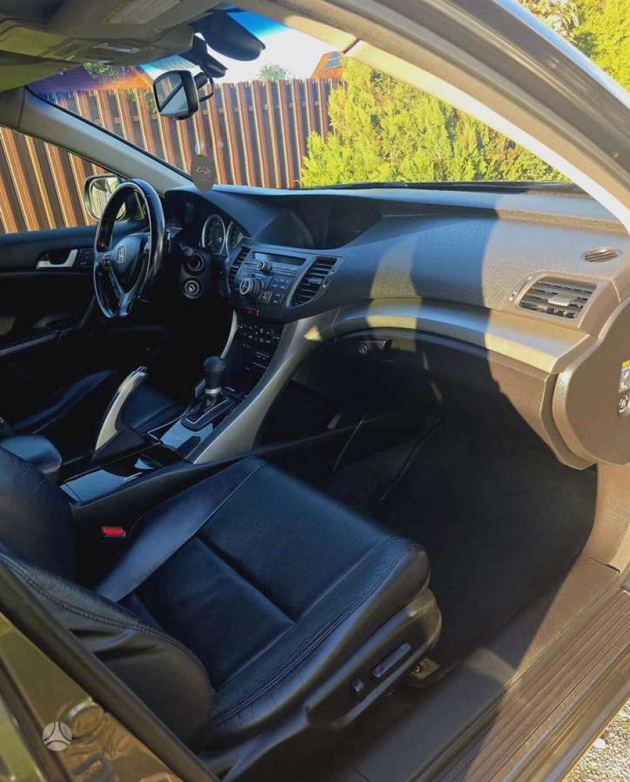 Pelēks Honda Accord 2011 Kretinga, ar dzinēja tilpumu 2.20 L un nobraukumu 362 tūkst. km par 4500 €, foto 9 vietnē AUTOMOTO.COM.LV