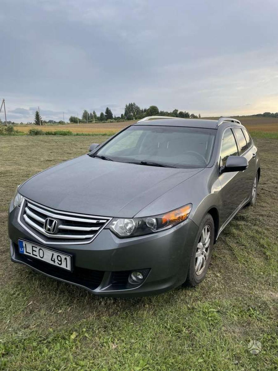 Grey Honda Accord 2011 in Kaunas, with an engine capacity of 2.20 L and mileage of 306 thousand km for 4200 €, photo 1 on AUTOMOTO.COM.LV