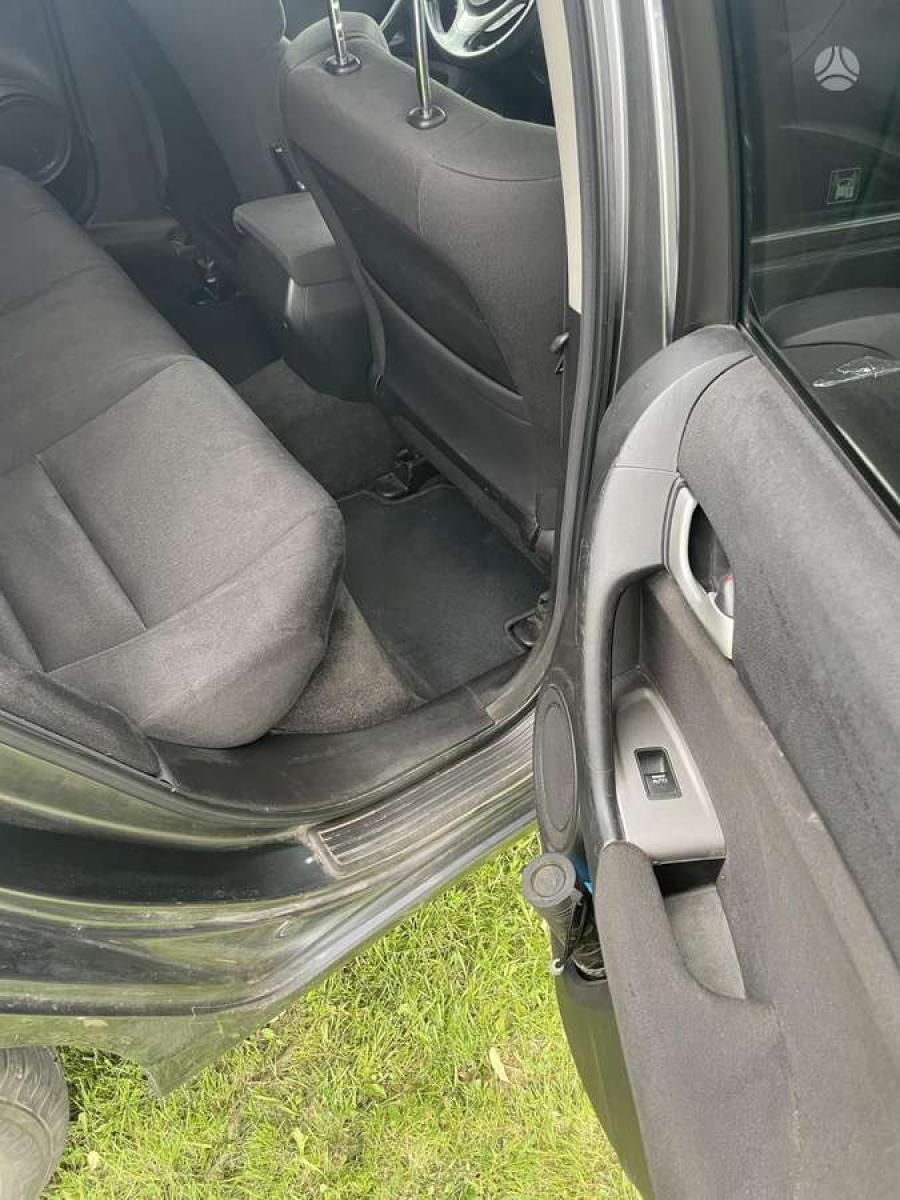 Grey Honda Accord 2011 in Kaunas, with an engine capacity of 2.20 L and mileage of 306 thousand km for 4200 €, photo 9 on AUTOMOTO.COM.LV