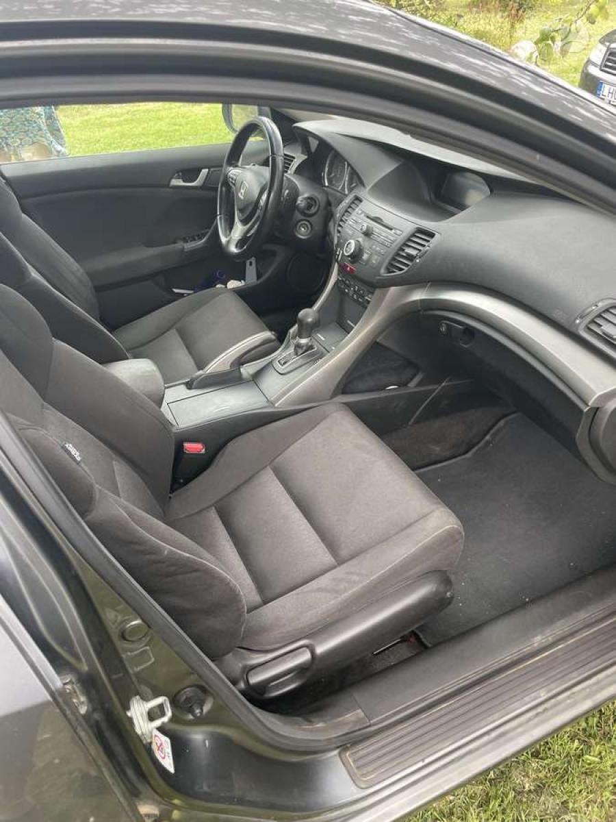Grey Honda Accord 2011 in Kaunas, with an engine capacity of 2.20 L and mileage of 306 thousand km for 4200 €, photo 11 on AUTOMOTO.COM.LV