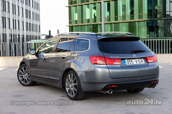 Pelēks Honda Accord 2012 Tallina, ar dzinēja tilpumu 2.40 L un nobraukumu 187 tūkst. km par 8900 €, foto 4 vietnē AUTOMOTO.COM.LV