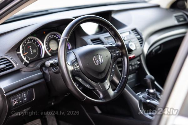 Pelēks Honda Accord 2012 Tallina, ar dzinēja tilpumu 2.40 L un nobraukumu 187 tūkst. km par 8900 €, foto 10 vietnē AUTOMOTO.COM.LV