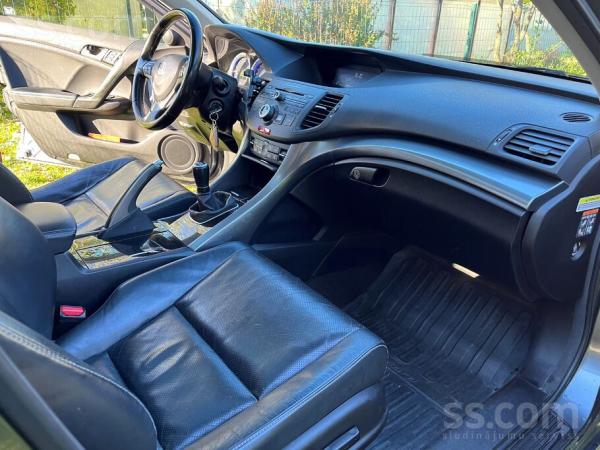 Pelēks Honda Accord 2012 Rīga, ar dzinēja tilpumu 2.40 L un nobraukumu 276 tūkst. km par 5200 €, foto 5 vietnē AUTOMOTO.COM.LV