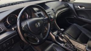 Grey Honda Accord 2012 in Riga, with an engine capacity of 2.40 L and mileage of 276 thousand km for 5400 €, photo 4 on AUTOMOTO.COM.LV