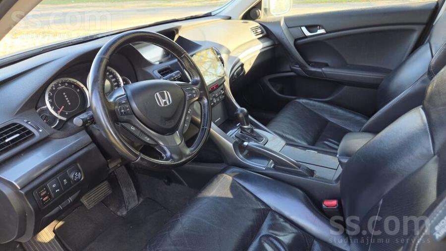 Grey Honda Accord 2012 in Riga, with an engine capacity of 2.40 L and mileage of 251 thousand km for 4500 €, photo 3 on AUTOMOTO.COM.LV