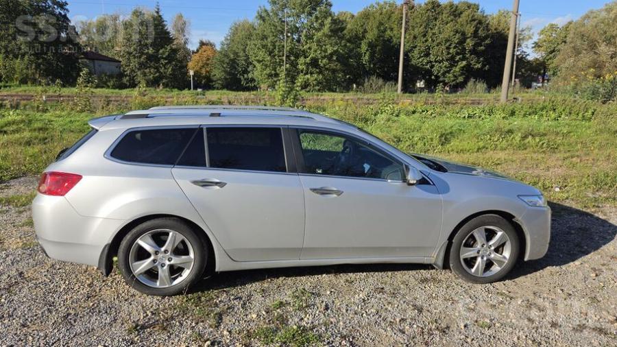 Grey Honda Accord 2012 in Riga, with an engine capacity of 2.40 L and mileage of 251 thousand km for 4500 €, photo 6 on AUTOMOTO.COM.LV