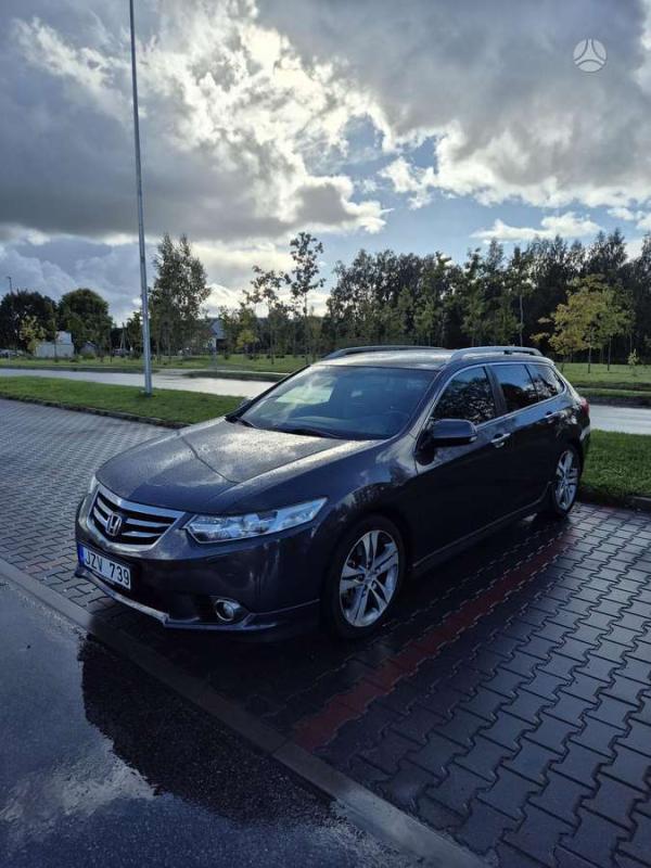 Honda Accord 2012 Viļņa vietnē Pelēks Honda Accord 2012 Viļņa, ar dzinēja tilpumu 2.20 L un nobraukumu 282 tūkst. km par 6800 €, foto 1 vietnē AUTOMOTO.COM.LV