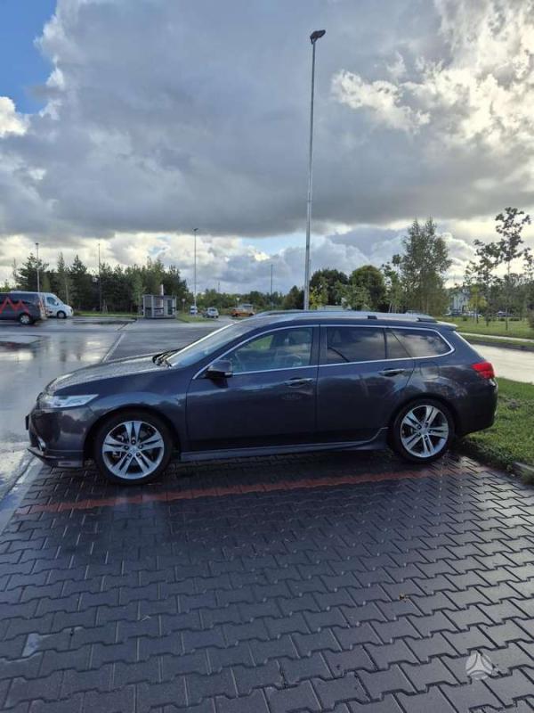 Honda Accord 2012 Viļņa vietnē Pelēks Honda Accord 2012 Viļņa, ar dzinēja tilpumu 2.20 L un nobraukumu 282 tūkst. km par 6800 €, foto 3 vietnē AUTOMOTO.COM.LV