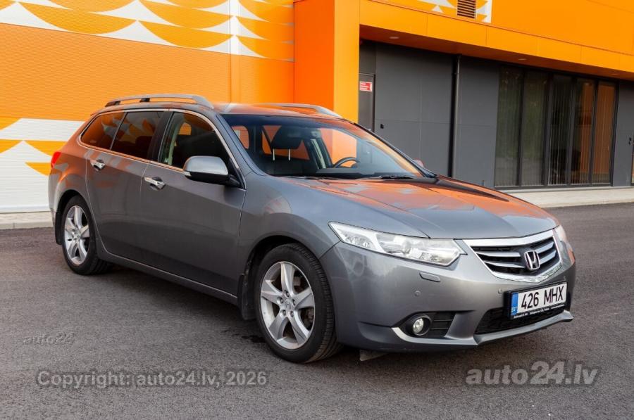 Grey Honda Accord 2013 in Viljandi, with an engine capacity of 2.00 L and mileage of 240 thousand km for 6000 €, photo 3 on AUTOMOTO.COM.LV