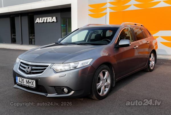 Grey Honda Accord 2013 in Viljandi, with an engine capacity of 2.00 L and mileage of 240 thousand km for 6000 €, photo 4 on AUTOMOTO.COM.LV