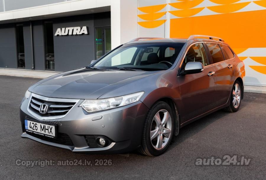 Grey Honda Accord 2013 in Viljandi, with an engine capacity of 2.00 L and mileage of 240 thousand km for 6000 €, photo 4 on AUTOMOTO.COM.LV