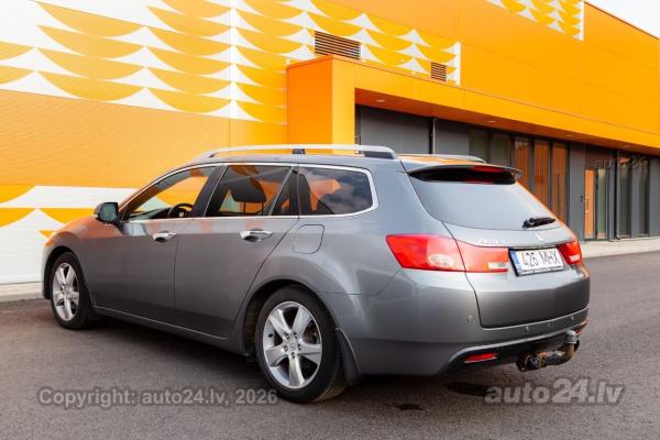 Grey Honda Accord 2013 in Viljandi, with an engine capacity of 2.00 L and mileage of 240 thousand km for 6000 €, photo 6 on AUTOMOTO.COM.LV