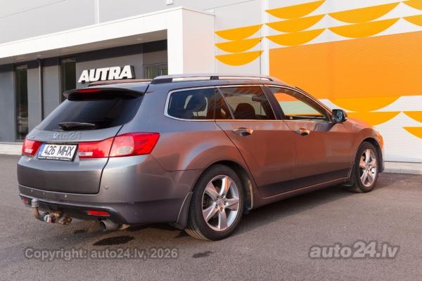 Grey Honda Accord 2013 in Viljandi, with an engine capacity of 2.00 L and mileage of 240 thousand km for 6000 €, photo 7 on AUTOMOTO.COM.LV