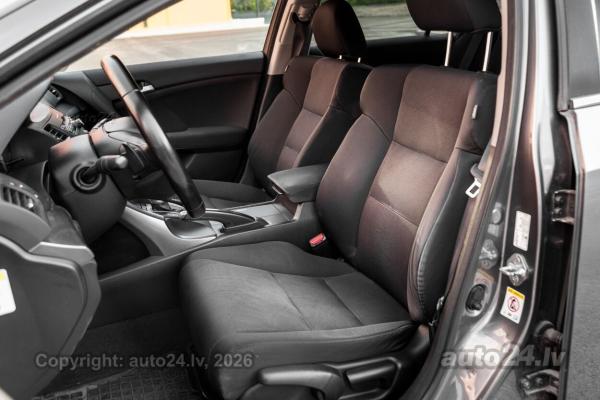 Grey Honda Accord 2013 in Viljandi, with an engine capacity of 2.00 L and mileage of 240 thousand km for 6000 €, photo 9 on AUTOMOTO.COM.LV