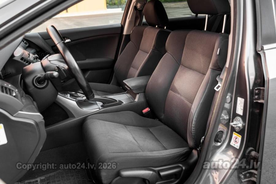 Grey Honda Accord 2013 in Viljandi, with an engine capacity of 2.00 L and mileage of 240 thousand km for 6000 €, photo 9 on AUTOMOTO.COM.LV