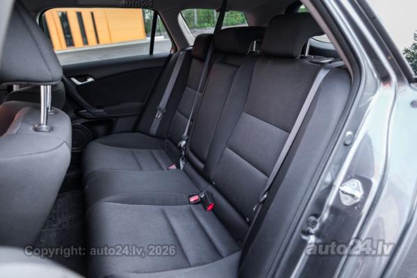 Grey Honda Accord 2013 in Viljandi, with an engine capacity of 2.00 L and mileage of 240 thousand km for 6000 €, photo 11 on AUTOMOTO.COM.LV