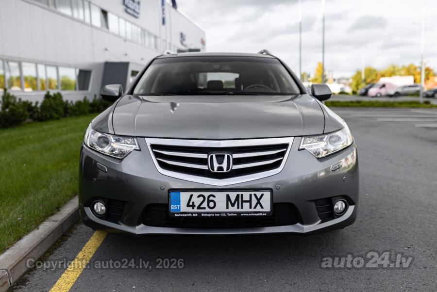 Grey Honda Accord 2013 in Tallinn, with an engine capacity of 2.00 L and mileage of 241 thousand km for 4790 €, photo 3 on AUTOMOTO.COM.LV