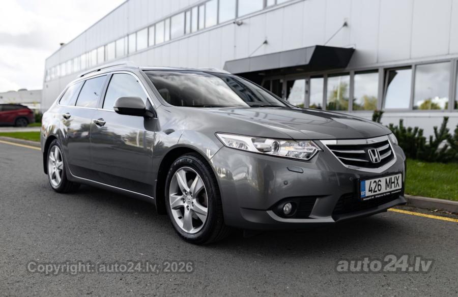 Grey Honda Accord 2013 in Tallinn, with an engine capacity of 2.00 L and mileage of 241 thousand km for 4790 €, photo 4 on AUTOMOTO.COM.LV