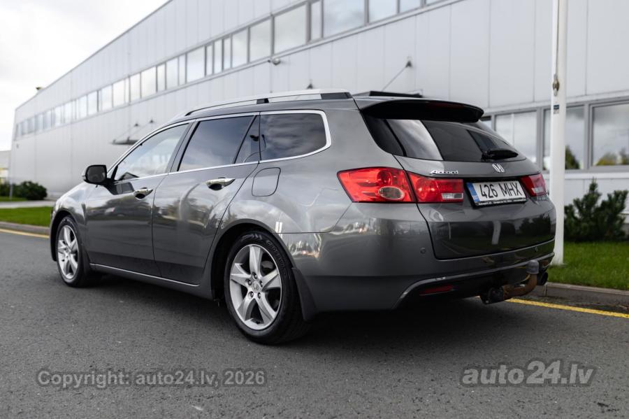 Grey Honda Accord 2013 in Tallinn, with an engine capacity of 2.00 L and mileage of 241 thousand km for 4790 €, photo 5 on AUTOMOTO.COM.LV
