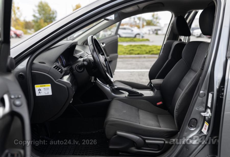 Grey Honda Accord 2013 in Tallinn, with an engine capacity of 2.00 L and mileage of 241 thousand km for 4790 €, photo 8 on AUTOMOTO.COM.LV