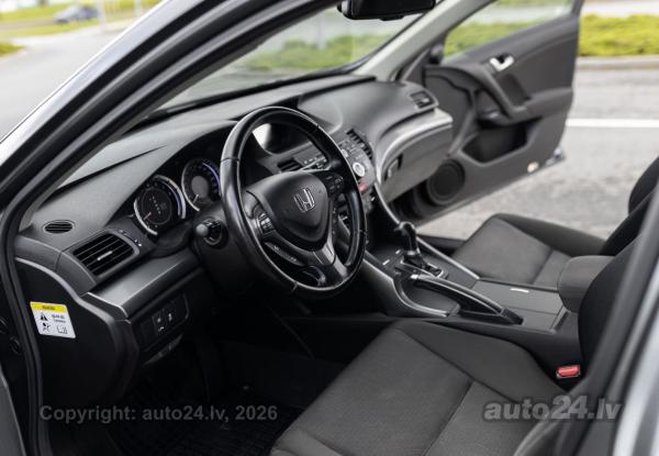 Pelēks Honda Accord 2013 Tallina, ar dzinēja tilpumu 2.00 L un nobraukumu 241 tūkst. km par 4790 €, foto 9 vietnē AUTOMOTO.COM.LV