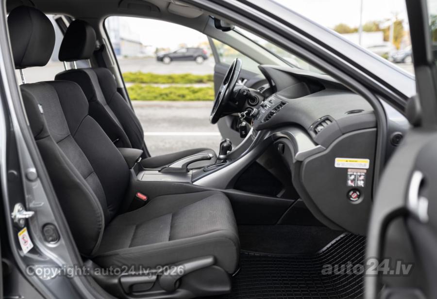 Grey Honda Accord 2013 in Tallinn, with an engine capacity of 2.00 L and mileage of 241 thousand km for 4790 €, photo 14 on AUTOMOTO.COM.LV
