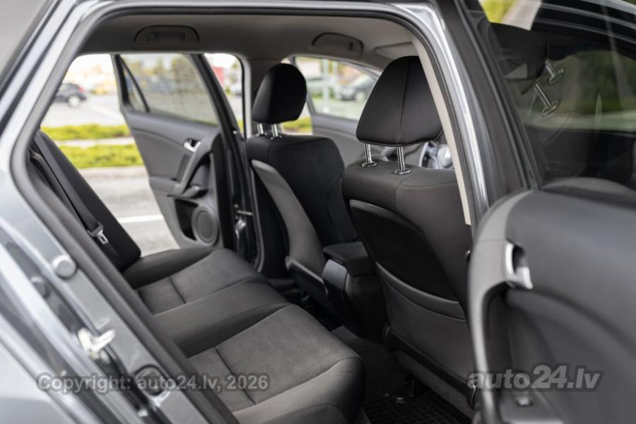 Grey Honda Accord 2013 in Tallinn, with an engine capacity of 2.00 L and mileage of 241 thousand km for 4790 €, photo 15 on AUTOMOTO.COM.LV